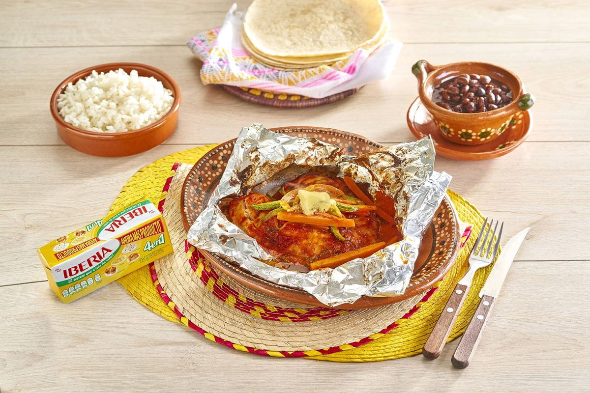 Pescado empapelado al guajillo | Iberia